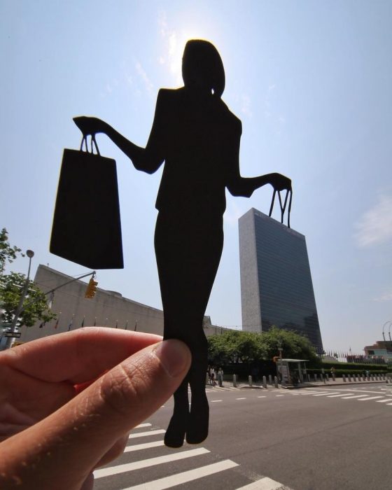 Paperboyo: l'artiste qui transforme le monde avec des bouts de papier