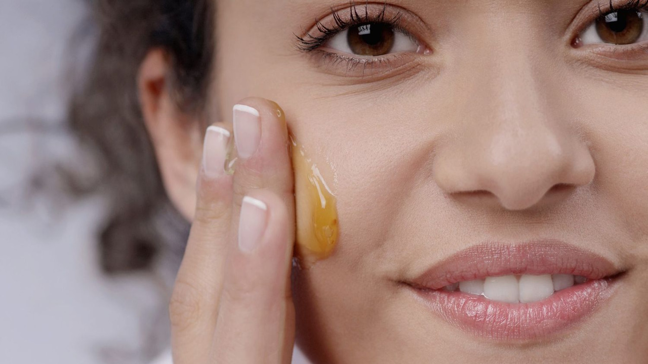 Peau du visage très sèche : les remèdes de grand-mère efficaces