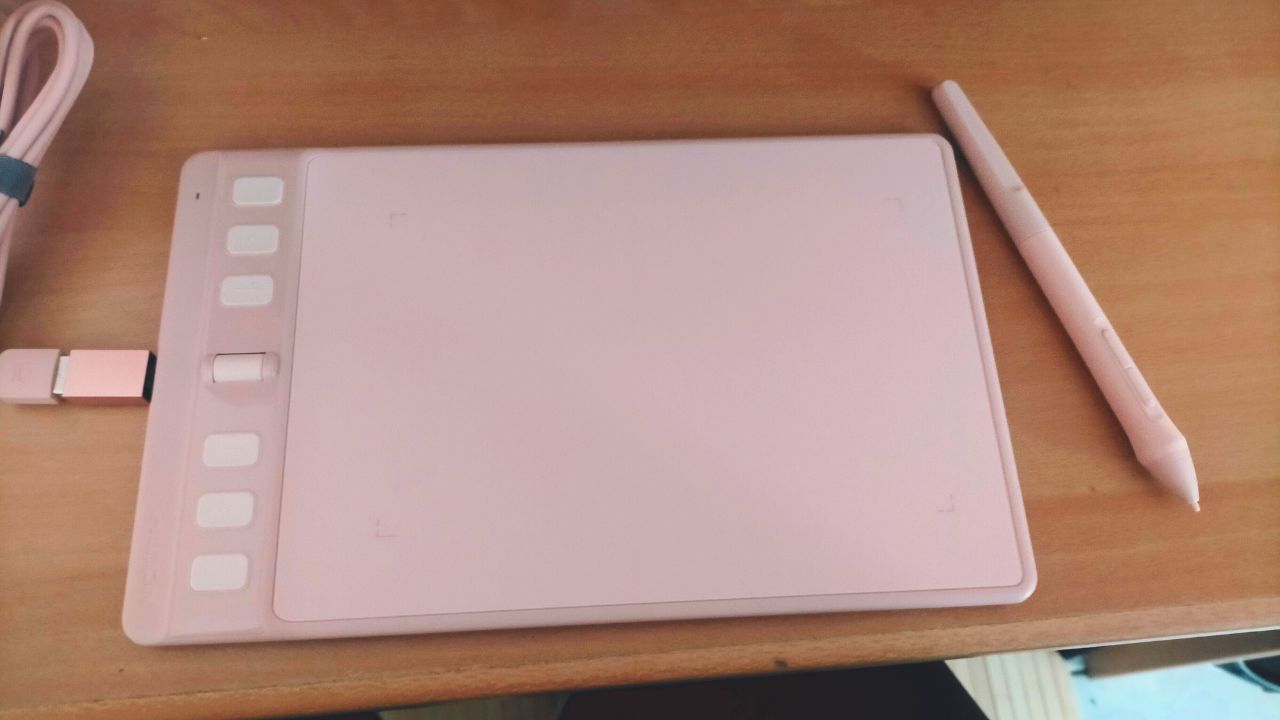 Test de tablette graphique : Que vaut la Huion Inspiroy 2S couleur rose