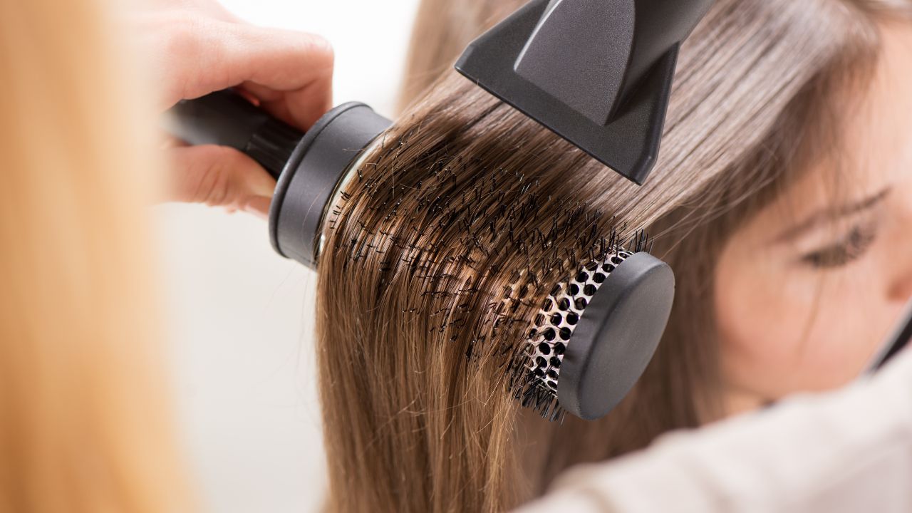 Cheveux très secs effet paille : comment les hydrater