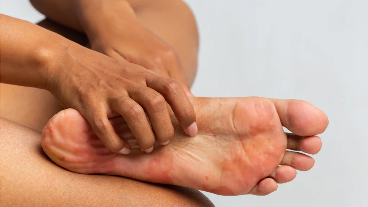 Pied qui gratte : quelle signification spirituelle