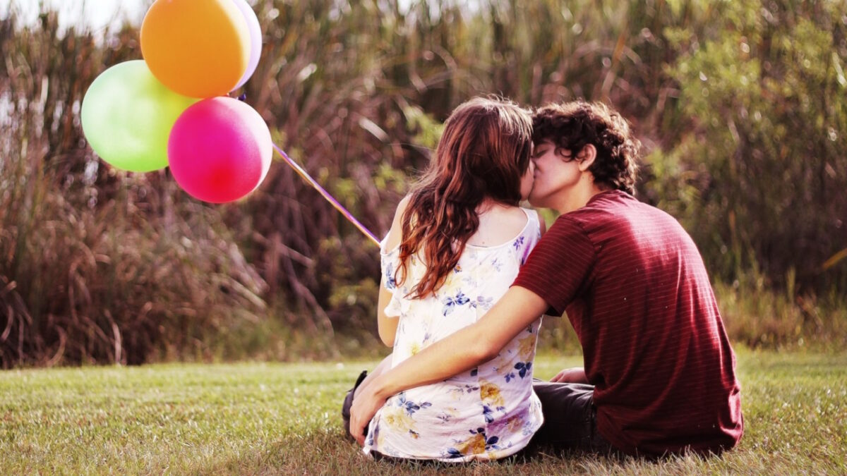 Les étapes de l’amour dans le couple : de la passion à la complicité