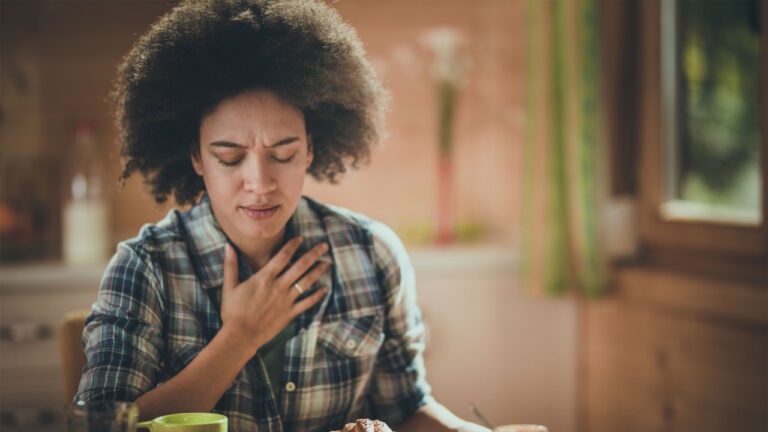 Malaise après un repas ? Causes et solutions