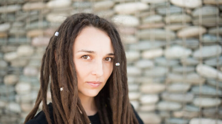 Dreadlocks : 5 méthodes pour les créer et les entretenir