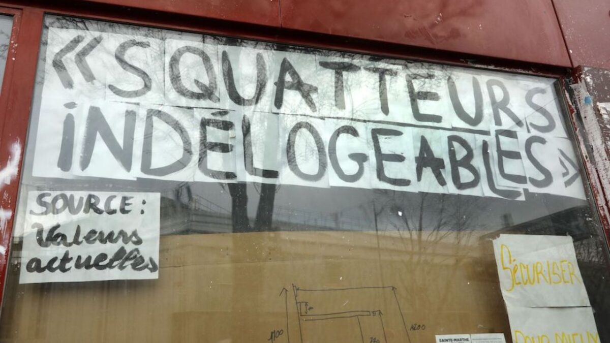 En rentrant des courses, ils découvrent des squatteurs chez eux