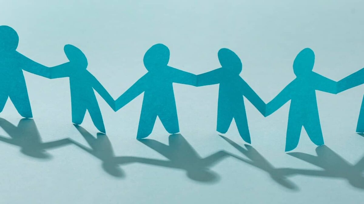 Besoin d’appartenance : ce besoin de nous sentir reliés aux autres